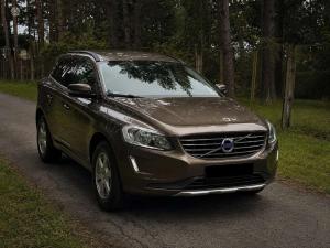 Yellow Volvo XC60 2014 in Vilnius, with an engine capacity of 2.40 L and mileage of 219 thousand km for 13500 €, photo 6 on AUTOMOTO.COM.LV