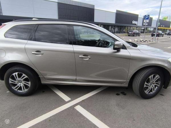 Yellow Volvo XC60 2015 in Utena, with an engine capacity of 2.00 L and mileage of 214 thousand km for 10850 €, photo 5 on AUTOMOTO.COM.LV