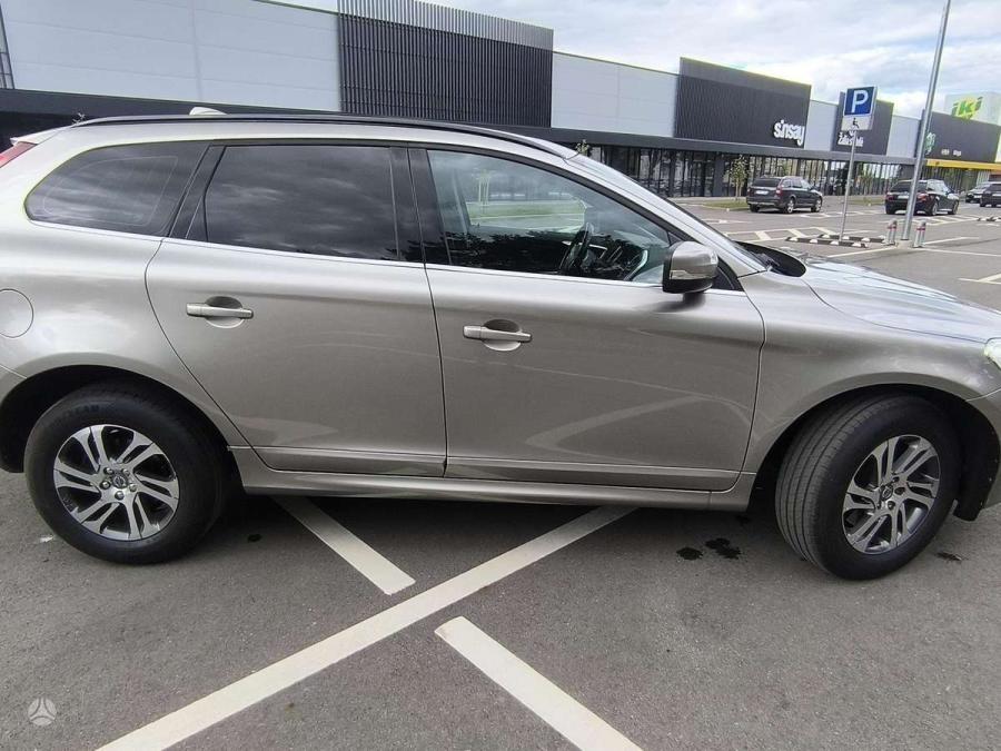 Yellow Volvo XC60 2015 in Utena, with an engine capacity of 2.00 L and mileage of 214 thousand km for 10850 €, photo 5 on AUTOMOTO.COM.LV