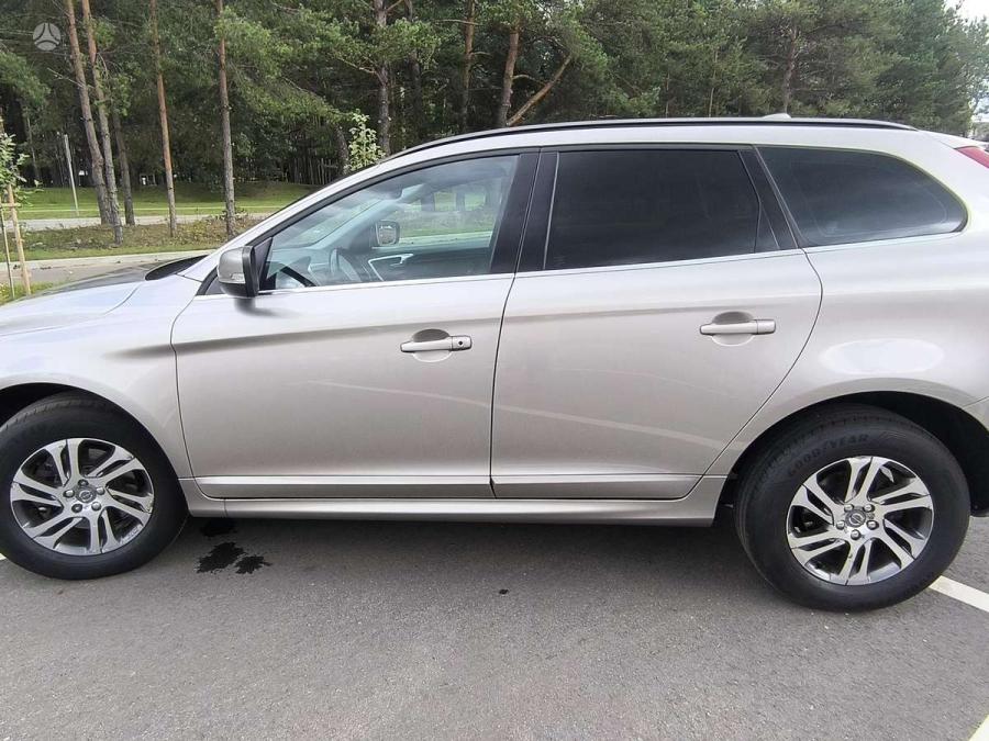 Yellow Volvo XC60 2015 in Utena, with an engine capacity of 2.00 L and mileage of 214 thousand km for 10850 €, photo 9 on AUTOMOTO.COM.LV