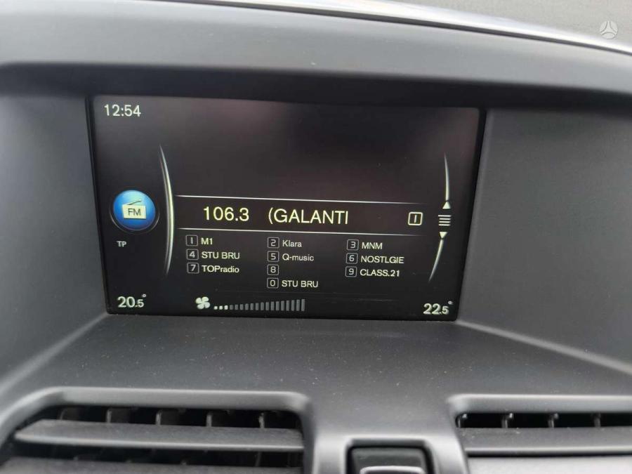 Yellow Volvo XC60 2015 in Utena, with an engine capacity of 2.00 L and mileage of 214 thousand km for 10850 €, photo 16 on AUTOMOTO.COM.LV