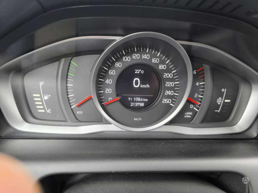 Yellow Volvo XC60 2015 in Utena, with an engine capacity of 2.00 L and mileage of 214 thousand km for 10850 €, photo 20 on AUTOMOTO.COM.LV