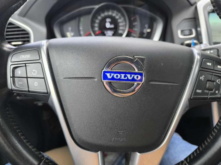 Yellow Volvo XC60 2015 in Utena, with an engine capacity of 2.00 L and mileage of 214 thousand km for 10850 €, photo 21 on AUTOMOTO.COM.LV