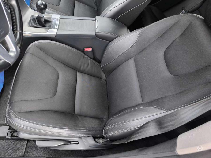 Yellow Volvo XC60 2015 in Utena, with an engine capacity of 2.00 L and mileage of 214 thousand km for 10850 €, photo 24 on AUTOMOTO.COM.LV