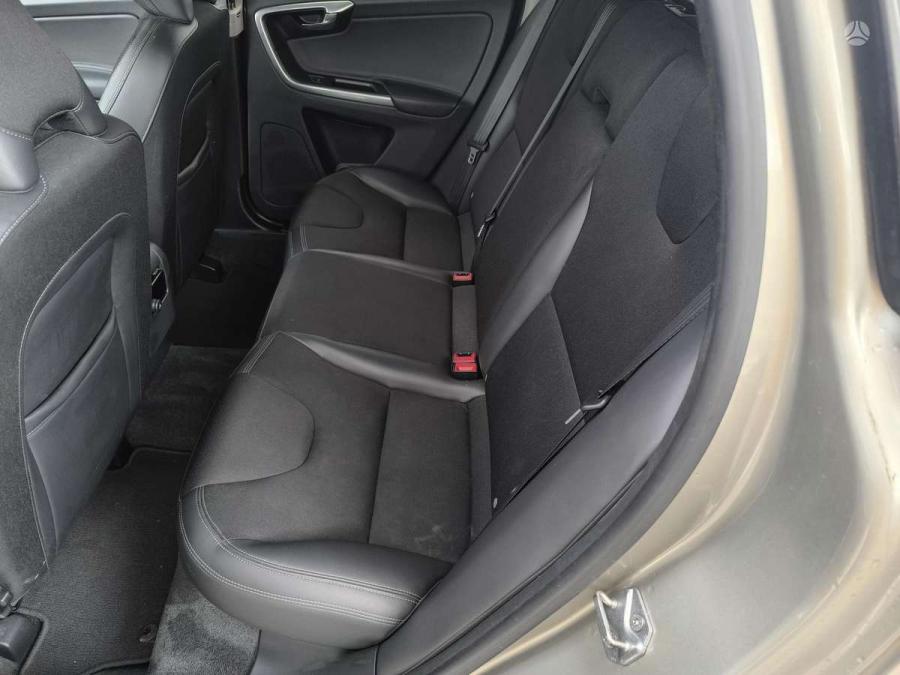 Yellow Volvo XC60 2015 in Utena, with an engine capacity of 2.00 L and mileage of 214 thousand km for 10850 €, photo 25 on AUTOMOTO.COM.LV