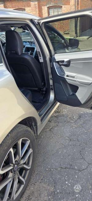 Dzeltens Volvo XC60 2015 Daugavpils, ar dzinēja tilpumu 1.97 L un nobraukumu 219 tūkst. km par 13200 €, foto 10 vietnē AUTOMOTO.COM.LV