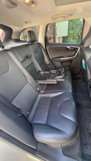 Dzeltens Volvo XC60 2015 Daugavpils, ar dzinēja tilpumu 1.97 L un nobraukumu 219 tūkst. km par 13200 €, foto 19 vietnē AUTOMOTO.COM.LV