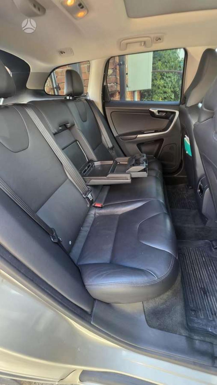 Dzeltens Volvo XC60 2015 Daugavpils, ar dzinēja tilpumu 1.97 L un nobraukumu 219 tūkst. km par 13200 €, foto 22 vietnē AUTOMOTO.COM.LV