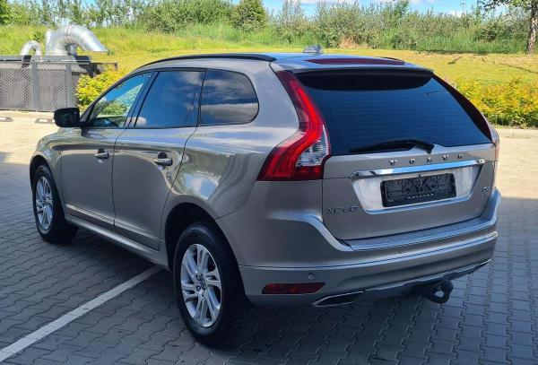 Yellow Volvo XC60 2016 in Vilnius, with an engine capacity of 2.40 L and mileage of 273 thousand km for 13900 €, photo 10 on AUTOMOTO.COM.LV