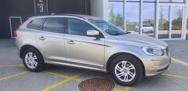 Yellow Volvo XC60 2016 in Vilnius, with an engine capacity of 2.40 L and mileage of 272 thousand km for 13540 €, photo 5 on AUTOMOTO.COM.LV
