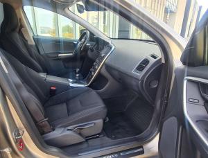 Dzeltens Volvo XC60 2016 Viļņa, ar dzinēja tilpumu 2.40 L un nobraukumu 272 tūkst. km par 13540 €, foto 15 vietnē AUTOMOTO.COM.LV