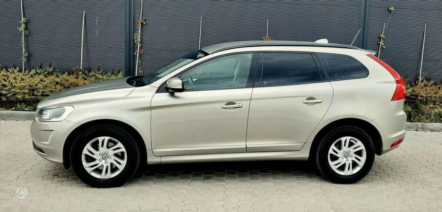 Yellow Volvo XC60 2016 in Vilnius, with an engine capacity of 2.40 L and mileage of 272 thousand km for 14150 €, photo 7 on AUTOMOTO.COM.LV