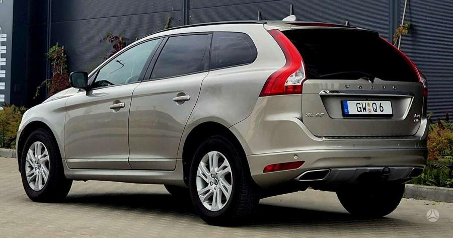 Yellow Volvo XC60 2016 in Vilnius, with an engine capacity of 2.40 L and mileage of 272 thousand km for 14150 €, photo 9 on AUTOMOTO.COM.LV