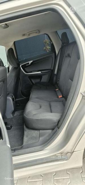 Yellow Volvo XC60 2016 in Vilnius, with an engine capacity of 2.40 L and mileage of 272 thousand km for 14150 €, photo 15 on AUTOMOTO.COM.LV