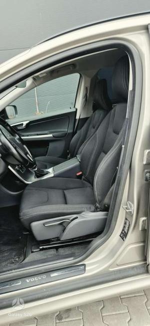 Yellow Volvo XC60 2016 in Vilnius, with an engine capacity of 2.40 L and mileage of 272 thousand km for 14150 €, photo 16 on AUTOMOTO.COM.LV