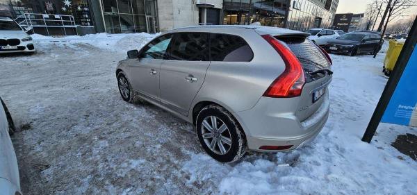 Yellow Volvo XC60 2017 in Kaunas, with an engine capacity of 2.40 L and mileage of 273 thousand km for 11500 €, photo 3 on AUTOMOTO.COM.LV