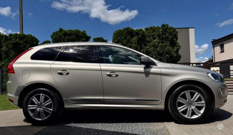 Yellow Volvo XC60 2017 in Kaunas, with an engine capacity of 2.00 L and mileage of 218 thousand km for 13900 €, photo 16 on AUTOMOTO.COM.LV