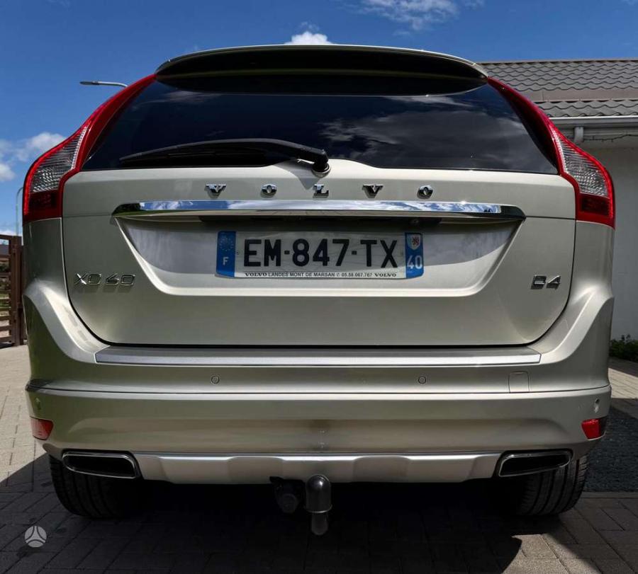 Yellow Volvo XC60 2017 in Kaunas, with an engine capacity of 2.00 L and mileage of 218 thousand km for 13900 €, photo 18 on AUTOMOTO.COM.LV