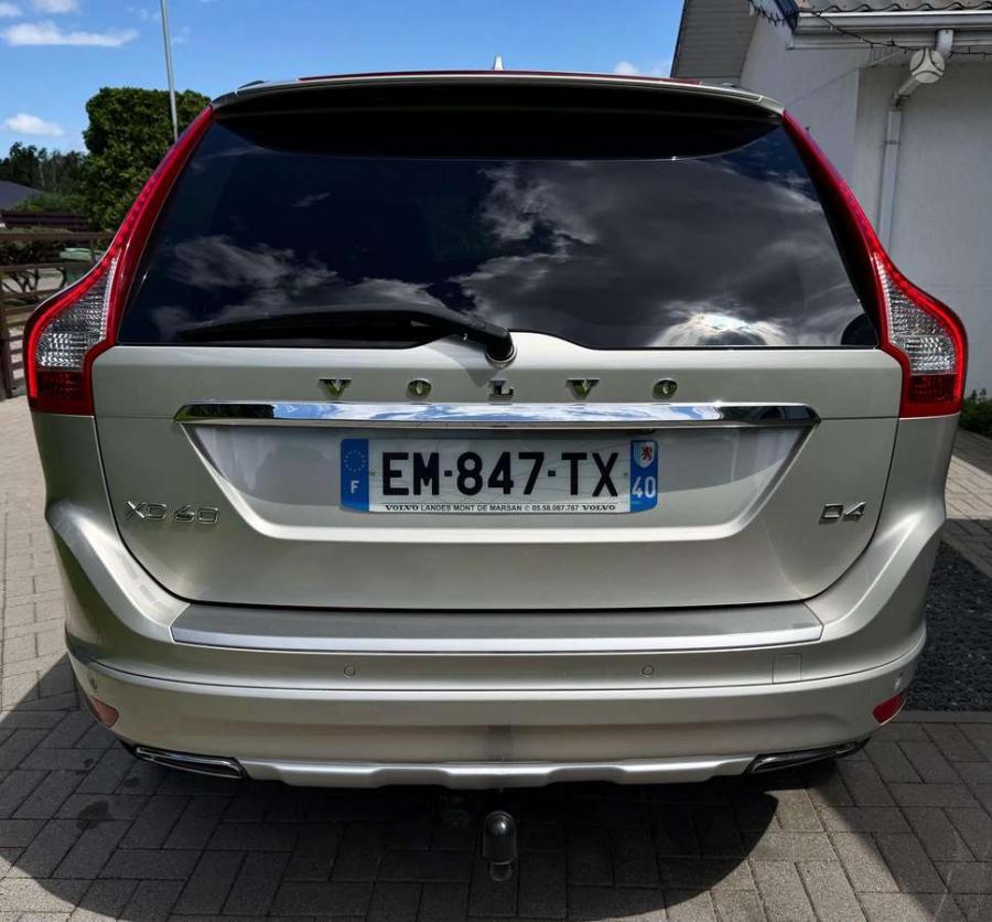 Yellow Volvo XC60 2017 in Kaunas, with an engine capacity of 2.00 L and mileage of 218 thousand km for 13900 €, photo 20 on AUTOMOTO.COM.LV