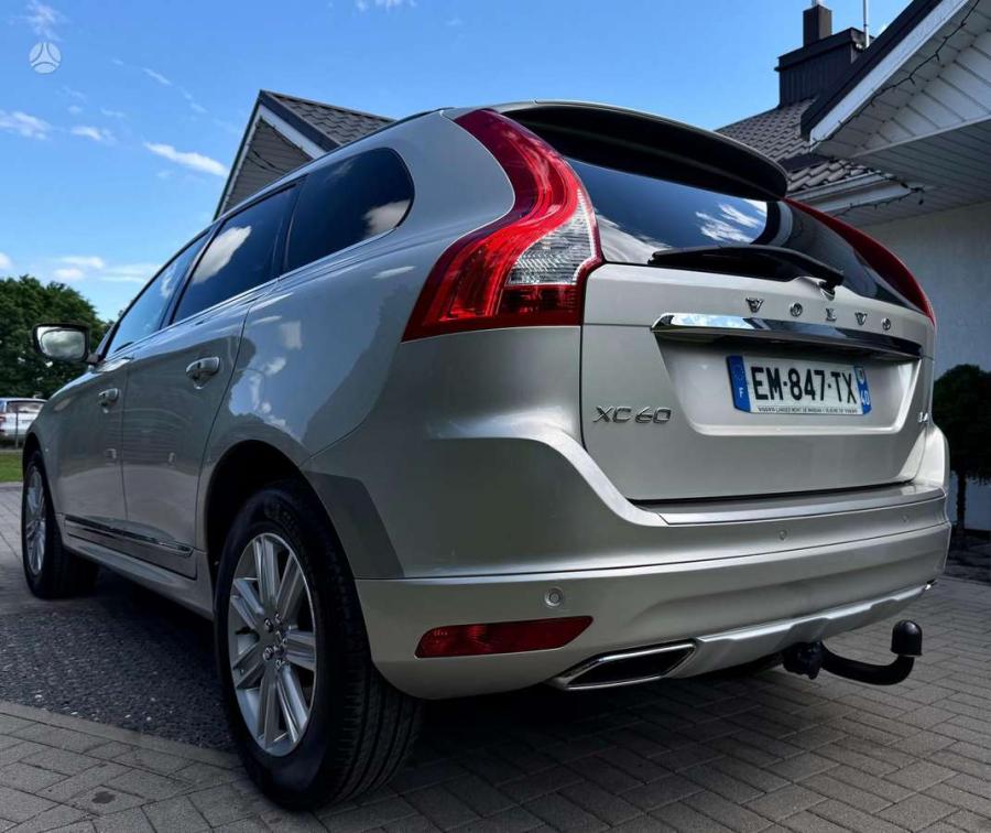 Yellow Volvo XC60 2017 in Kaunas, with an engine capacity of 2.00 L and mileage of 218 thousand km for 13900 €, photo 21 on AUTOMOTO.COM.LV