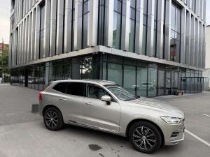 Yellow Volvo XC60 2020 in Kaunas, with an engine capacity of 1.97 L and mileage of 77 thousand km for 28500 €, photo  on AUTOMOTO.COM.LV