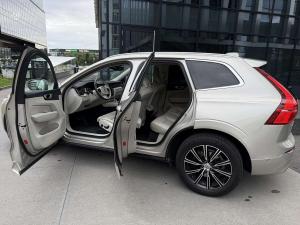 Yellow Volvo XC60 2020 in Kaunas, with an engine capacity of 1.97 L and mileage of 77 thousand km for 28500 €, photo 5 on AUTOMOTO.COM.LV
