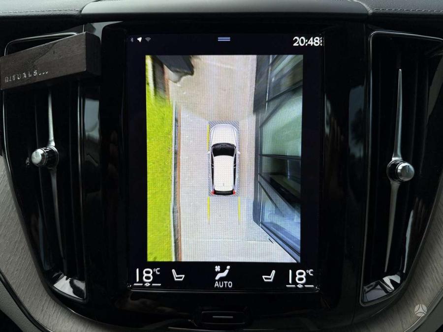 Yellow Volvo XC60 2020 in Kaunas, with an engine capacity of 1.97 L and mileage of 77 thousand km for 28500 €, photo 11 on AUTOMOTO.COM.LV