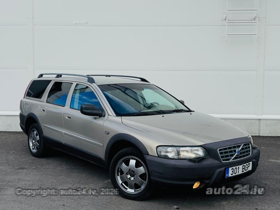 Smilšu krāsa Volvo XC70 2003 Tallina, ar dzinēja tilpumu 2.40 L un nobraukumu 320 tūkst. km par 2200 €, foto 1 vietnē AUTOMOTO.COM.LV