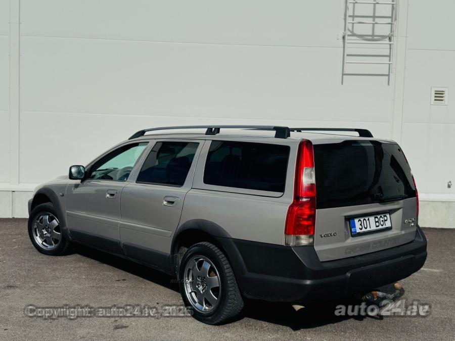 Smilšu krāsa Volvo XC70 2003 Tallina, ar dzinēja tilpumu 2.40 L un nobraukumu 320 tūkst. km par 2200 €, foto 5 vietnē AUTOMOTO.COM.LV