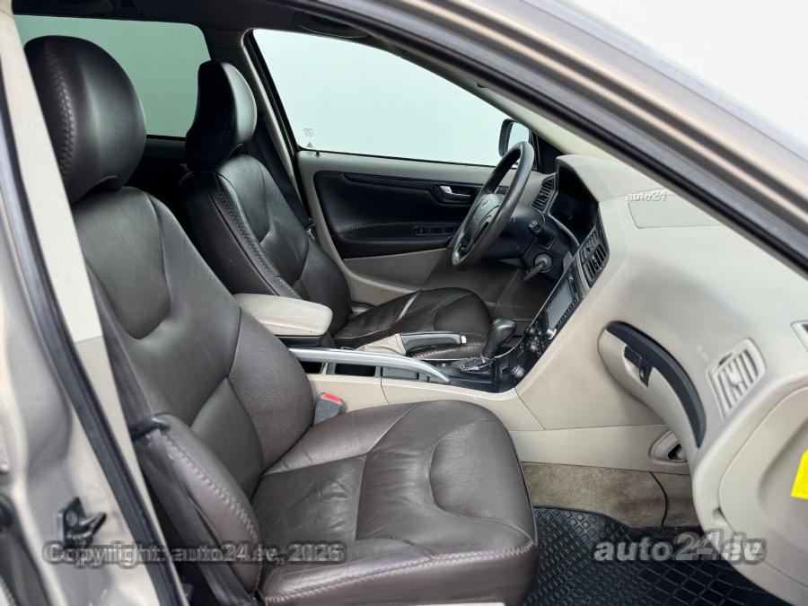 Smilšu krāsa Volvo XC70 2003 Tallina, ar dzinēja tilpumu 2.40 L un nobraukumu 320 tūkst. km par 2200 €, foto 7 vietnē AUTOMOTO.COM.LV