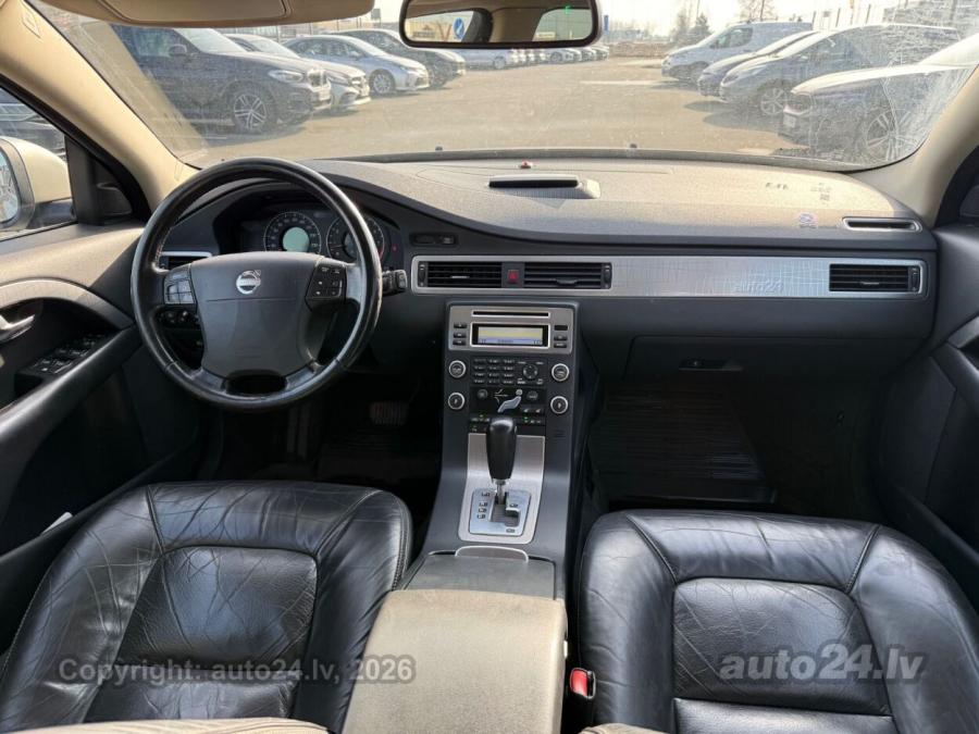 Beige Volvo XC70 2008 in Tallinn, with an engine capacity of 3.20 L and mileage of 334 thousand km for 2990 €, photo 7 on AUTOMOTO.COM.LV