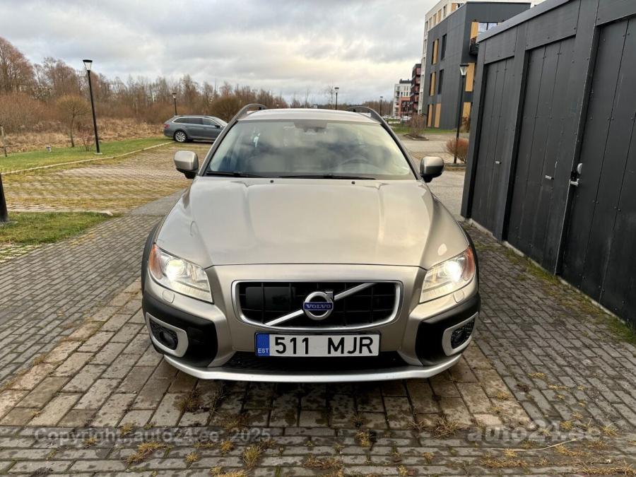 Beige Volvo XC70 2009 in Tartu, with an engine capacity of 2.40 L and mileage of 370 thousand km for 5999 €, photo 7 on AUTOMOTO.COM.LV