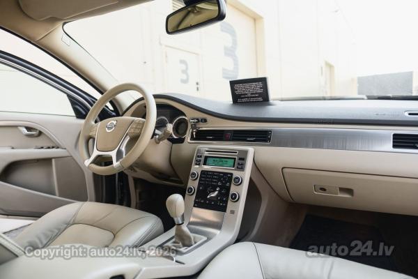 Smilšu krāsa Volvo XC70 2010 Tallina, ar dzinēja tilpumu 2.40 L un nobraukumu 276 tūkst. km par 6499 €, foto 9 vietnē AUTOMOTO.COM.LV