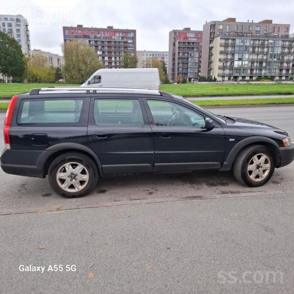 Melns Volvo XC70 2004 Rīga, ar dzinēja tilpumu 2.40 L un nobraukumu 404 tūkst. km par 4000 €, foto 1 vietnē AUTOMOTO.COM.LV