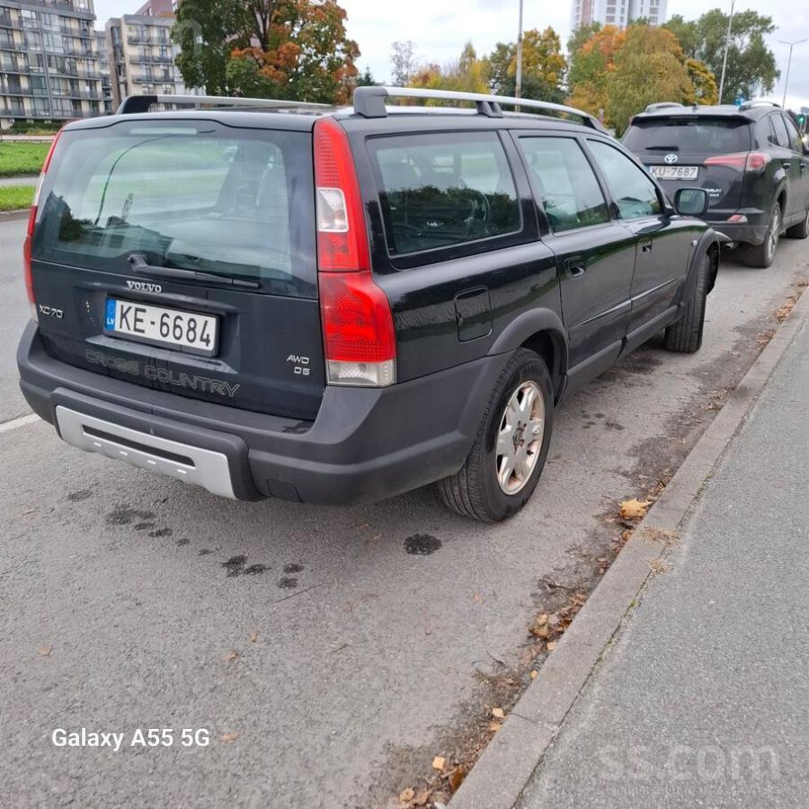 Melns Volvo XC70 2004 Rīga, ar dzinēja tilpumu 2.40 L un nobraukumu 404 tūkst. km par 4000 €, foto 7 vietnē AUTOMOTO.COM.LV