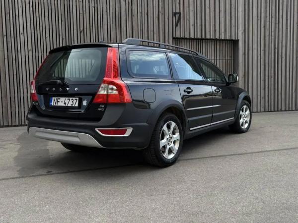 Black Volvo XC70 2007 in Riga, with an engine capacity of 2.40 L and mileage of 327 thousand km for 5999 €, photo 6 on AUTOMOTO.COM.LV