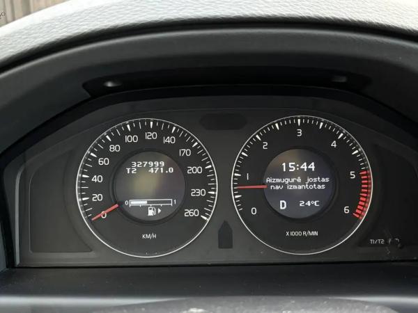 Black Volvo XC70 2007 in Riga, with an engine capacity of 2.40 L and mileage of 327 thousand km for 5999 €, photo 10 on AUTOMOTO.COM.LV