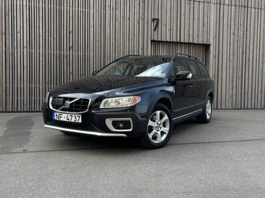 Melns Volvo XC70 2007 Rīga, ar dzinēja tilpumu 2.40 L un nobraukumu 327 tūkst. km par 5999 €, foto 1 vietnē AUTOMOTO.COM.LV