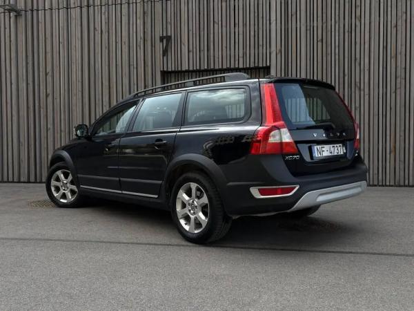 Melns Volvo XC70 2007 Rīga, ar dzinēja tilpumu 2.40 L un nobraukumu 327 tūkst. km par 5999 €, foto 3 vietnē AUTOMOTO.COM.LV