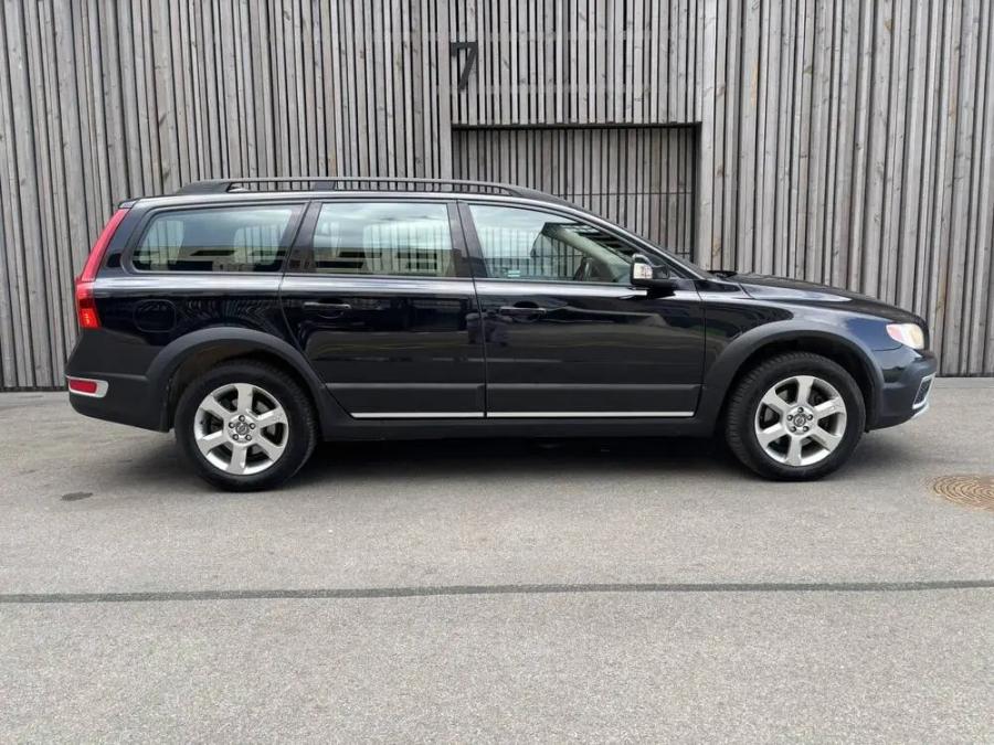 Melns Volvo XC70 2007 Rīga, ar dzinēja tilpumu 2.40 L un nobraukumu 327 tūkst. km par 5999 €, foto 5 vietnē AUTOMOTO.COM.LV