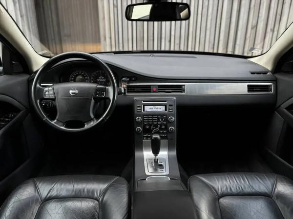 Melns Volvo XC70 2007 Rīga, ar dzinēja tilpumu 2.40 L un nobraukumu 327 tūkst. km par 5999 €, foto 7 vietnē AUTOMOTO.COM.LV
