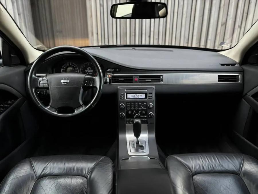 Melns Volvo XC70 2007 Rīga, ar dzinēja tilpumu 2.40 L un nobraukumu 327 tūkst. km par 5999 €, foto 8 vietnē AUTOMOTO.COM.LV