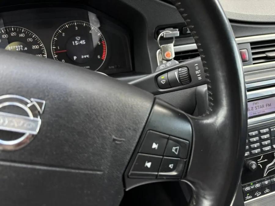 Melns Volvo XC70 2007 Rīga, ar dzinēja tilpumu 2.40 L un nobraukumu 327 tūkst. km par 5999 €, foto 14 vietnē AUTOMOTO.COM.LV