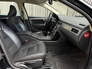 Melns Volvo XC70 2007 Rīga, ar dzinēja tilpumu 2.40 L un nobraukumu 327 tūkst. km par 5999 €, foto 15 vietnē AUTOMOTO.COM.LV