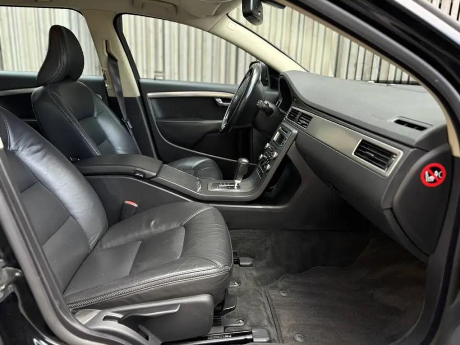 Melns Volvo XC70 2007 Rīga, ar dzinēja tilpumu 2.40 L un nobraukumu 327 tūkst. km par 5999 €, foto 15 vietnē AUTOMOTO.COM.LV