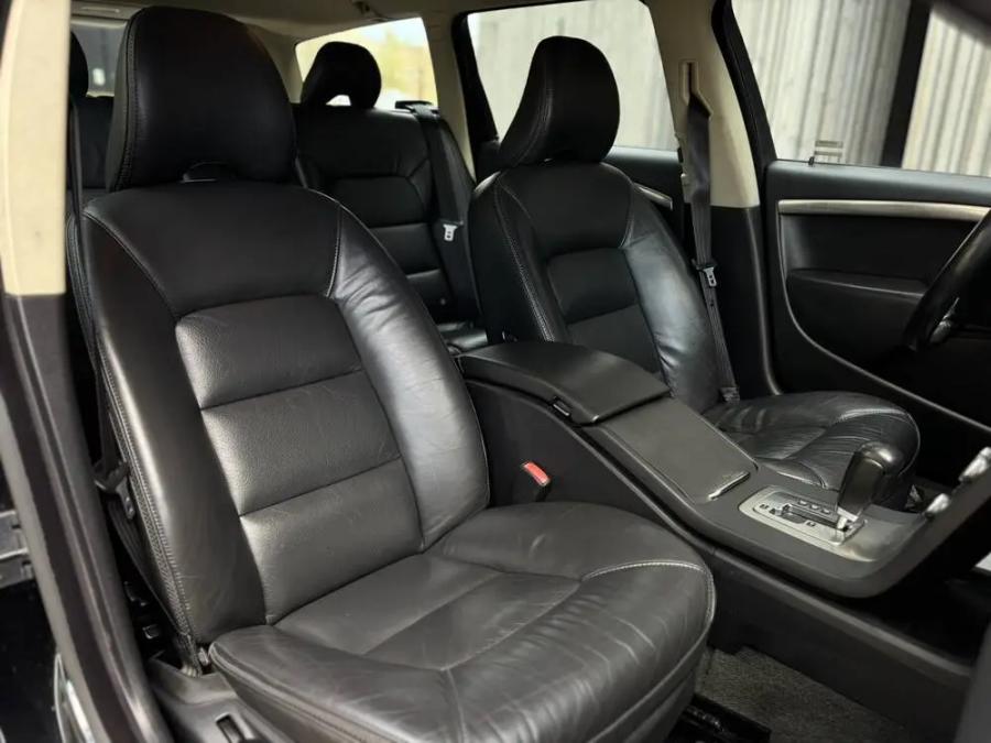 Melns Volvo XC70 2007 Rīga, ar dzinēja tilpumu 2.40 L un nobraukumu 327 tūkst. km par 5999 €, foto 16 vietnē AUTOMOTO.COM.LV