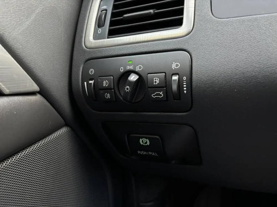Melns Volvo XC70 2007 Rīga, ar dzinēja tilpumu 2.40 L un nobraukumu 327 tūkst. km par 5999 €, foto 18 vietnē AUTOMOTO.COM.LV