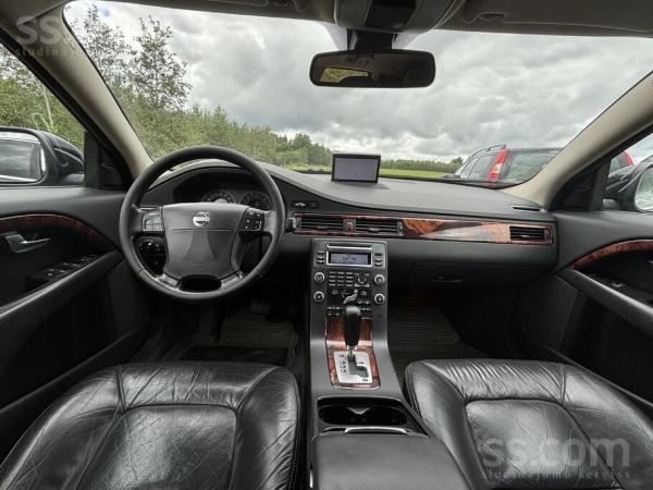 Melns Volvo XC70 2007 Tukums, ar dzinēja tilpumu 2.40 L un nobraukumu 370 tūkst. km par 4950 €, foto 5 vietnē AUTOMOTO.COM.LV
