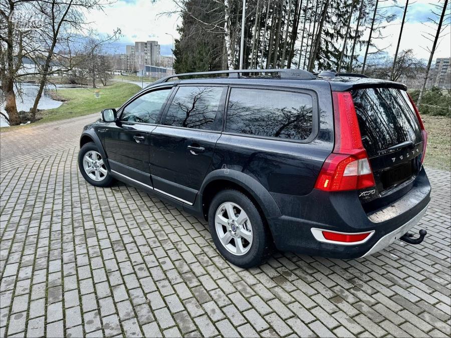 Black Volvo XC70 2008 in Kaisiadorys, with an engine capacity of 2.40 L and mileage of 458 thousand km for 3850 €, photo 1 on AUTOMOTO.COM.LV