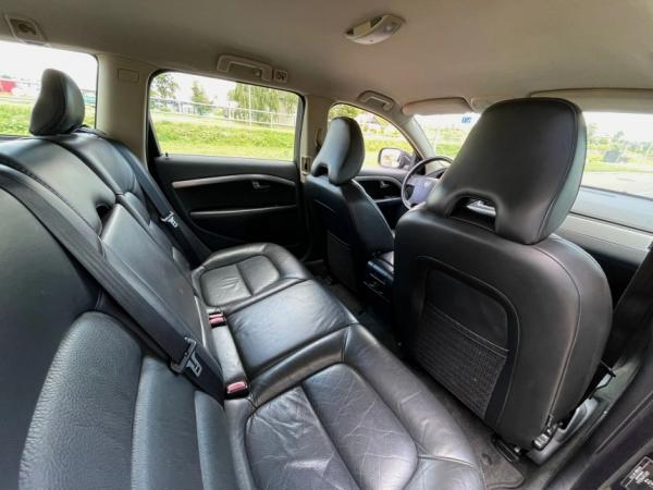 Melns Volvo XC70 2008 Rīga, ar dzinēja tilpumu 2.40 L un nobraukumu 320 tūkst. km par 6990 €, foto 5 vietnē AUTOMOTO.COM.LV